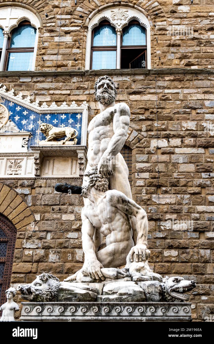 'Hercules et Cacus', statue en marbre de Baccio Bandinelli sur la ...