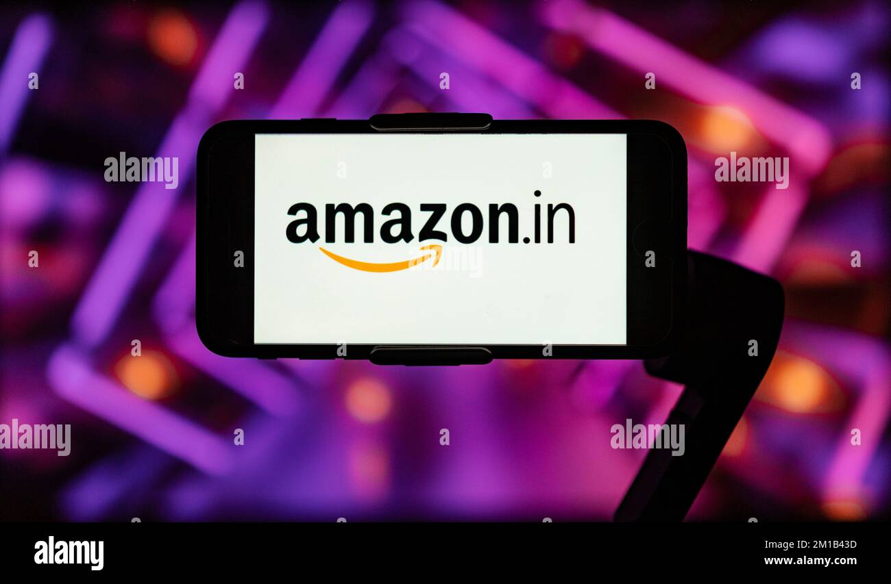 Dans cette illustration, le logo Amazon.in apparaît sur l'écran d'un ...