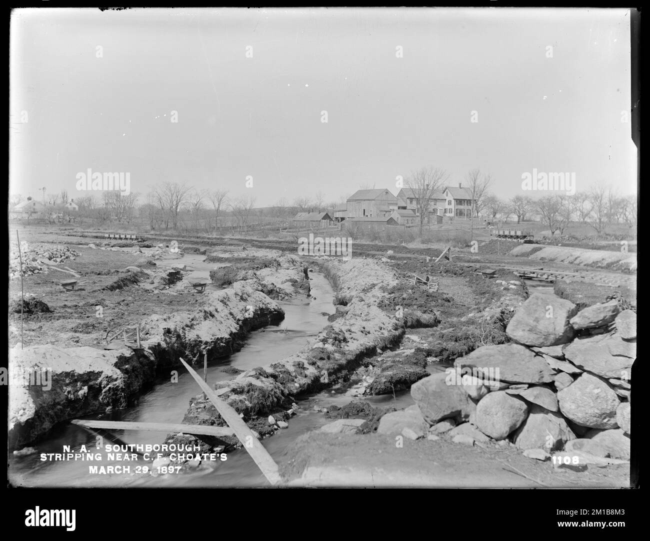 Aqueduct de Wachusett, en découpant au croisement de la route de ...