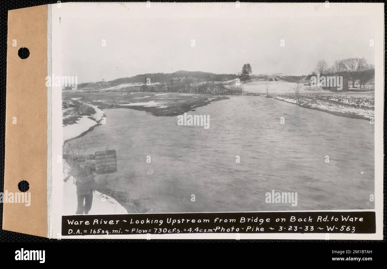 Ware River, regardant en amont du pont sur le chemin arrière à Ware ...