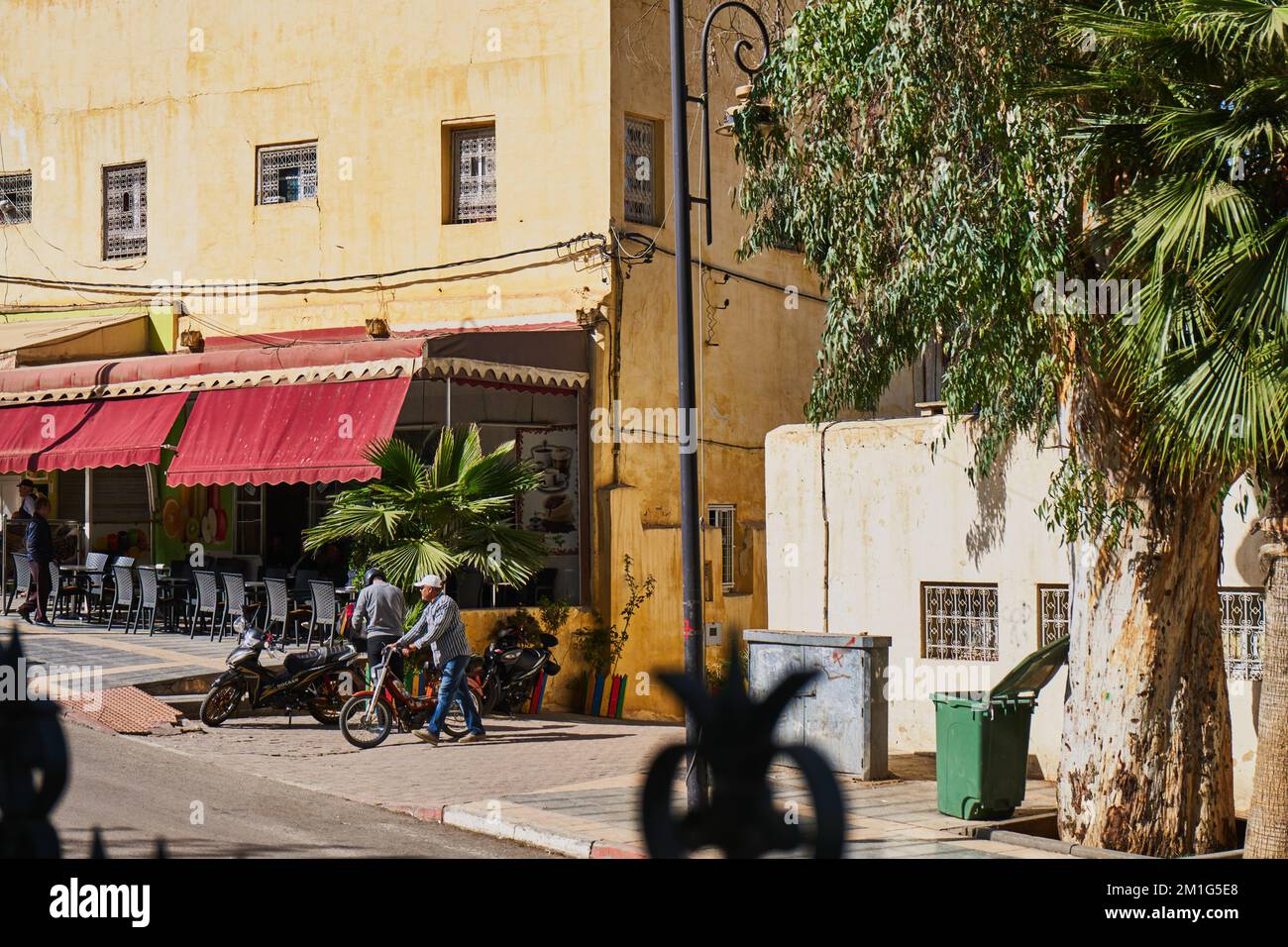 Mur de rue maroc Banque de photographies et d’images à haute résolution ...