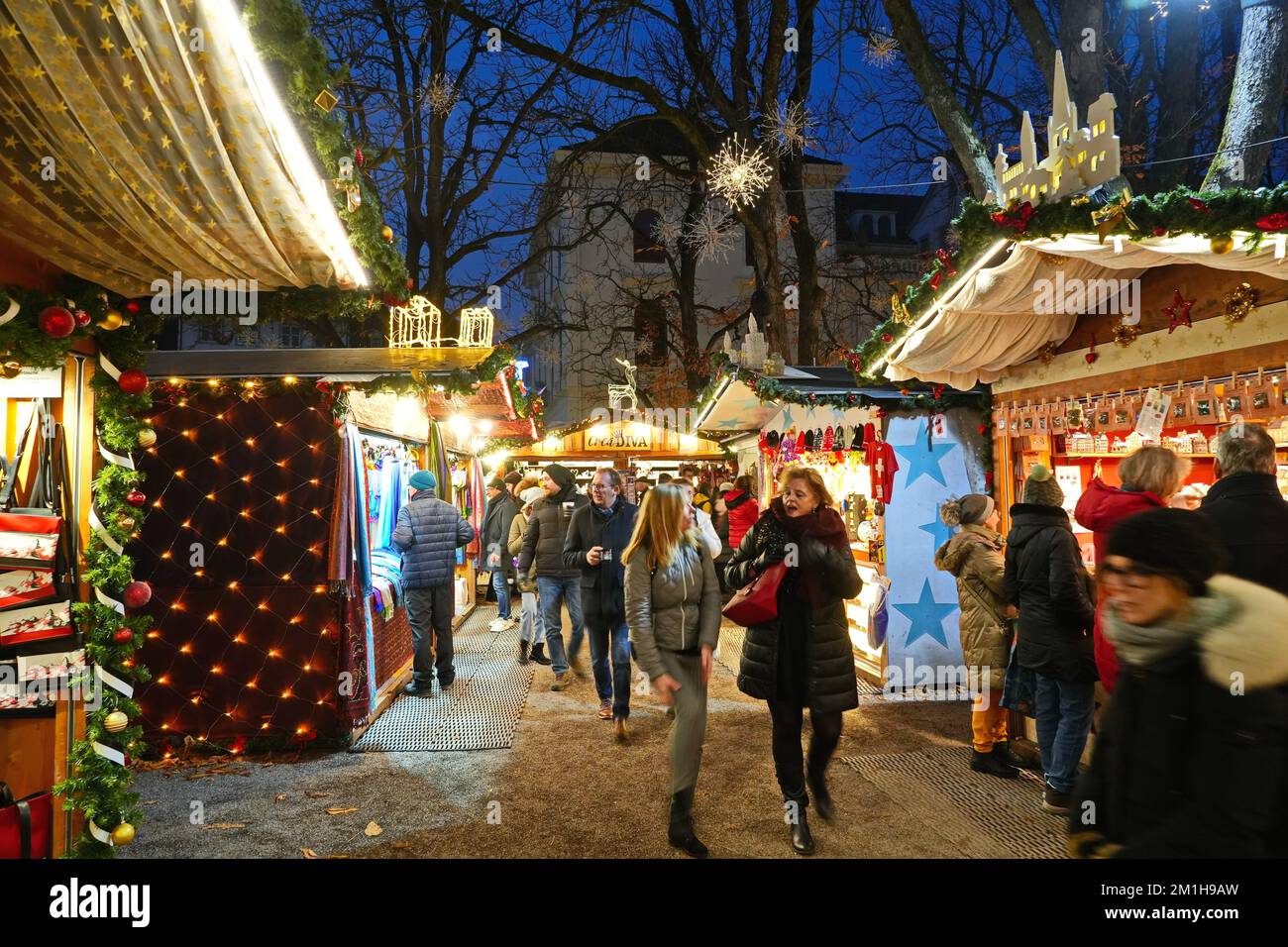 Münsterplatz basel Banque de photographies et d’images à haute ...
