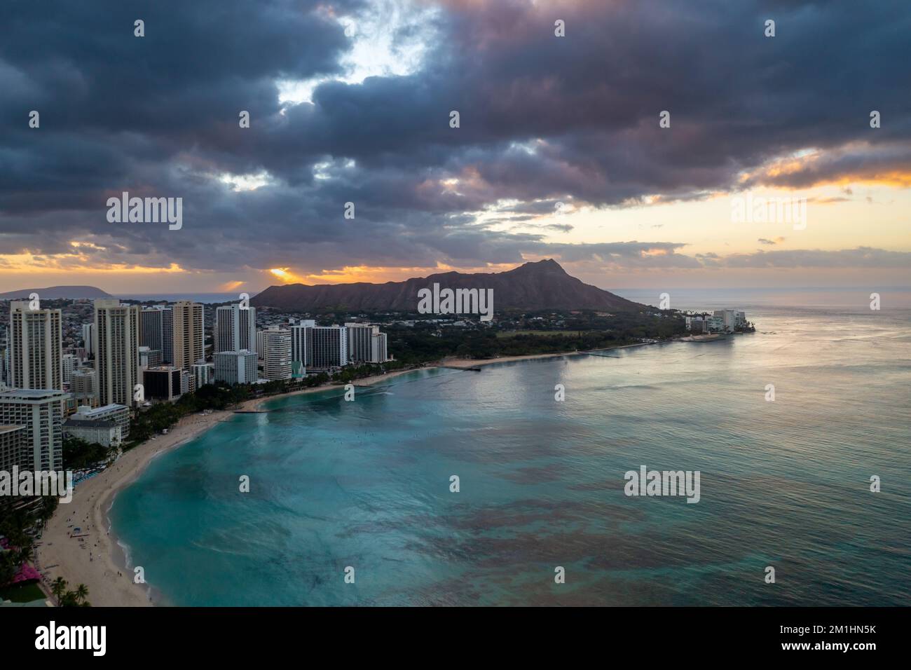 Waikiki beach sunrise Banque de photographies et d’images à haute ...