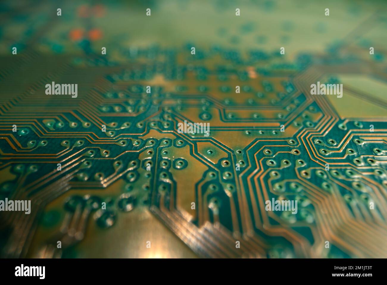 Carte de circuit imprimé électronique - gros plan. Carte mère électronique. Circuits et gros ...