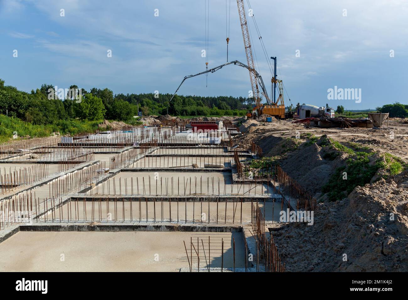 Chantier de construction avec équipement de construction, barre d ...