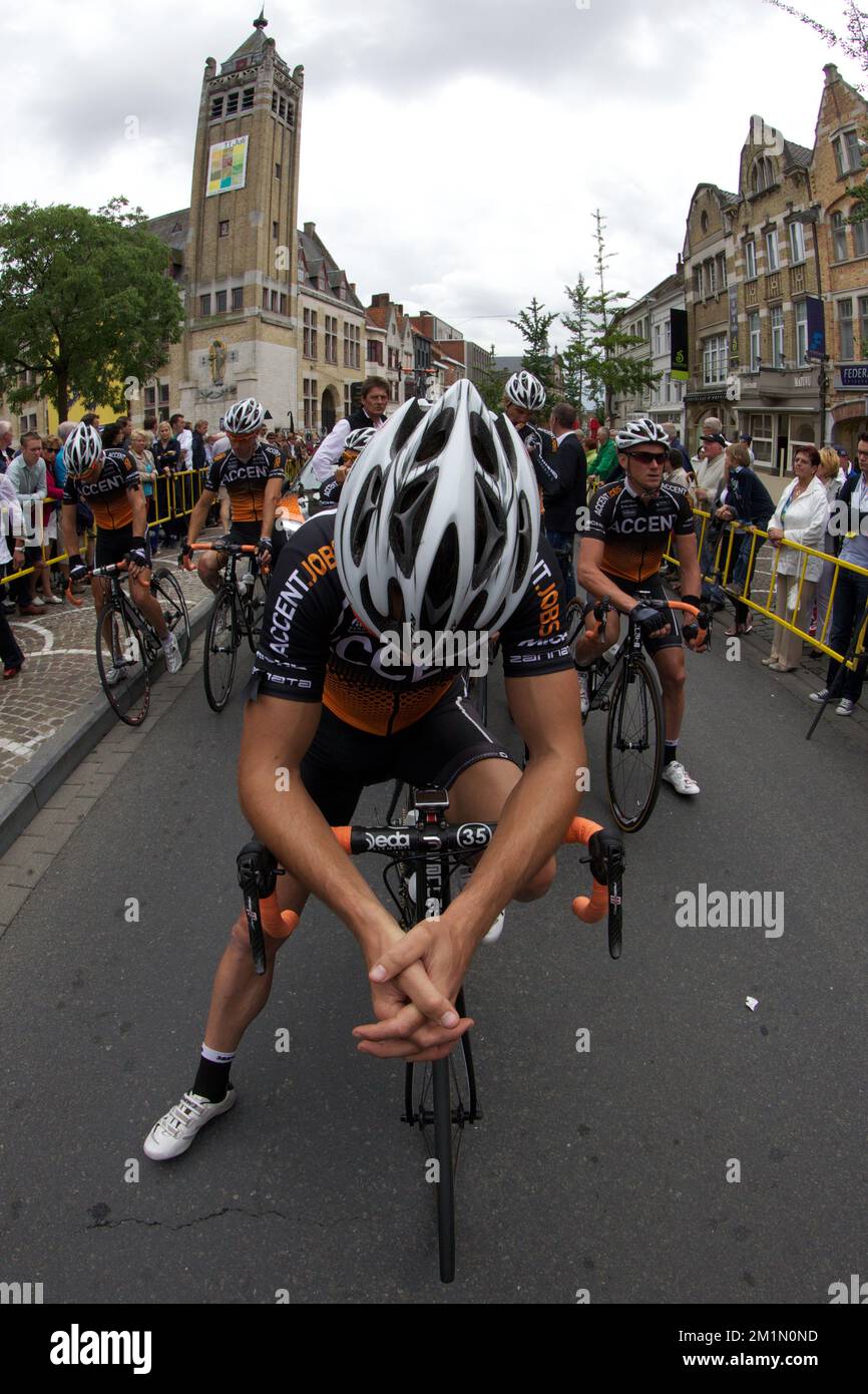 20120708 - ROESELARE, BELGIQUE: L'illustration montre les coureurs d ...