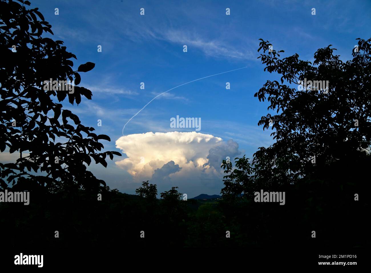 Nuage de nimbe Banque de photographies et d’images à haute résolution ...