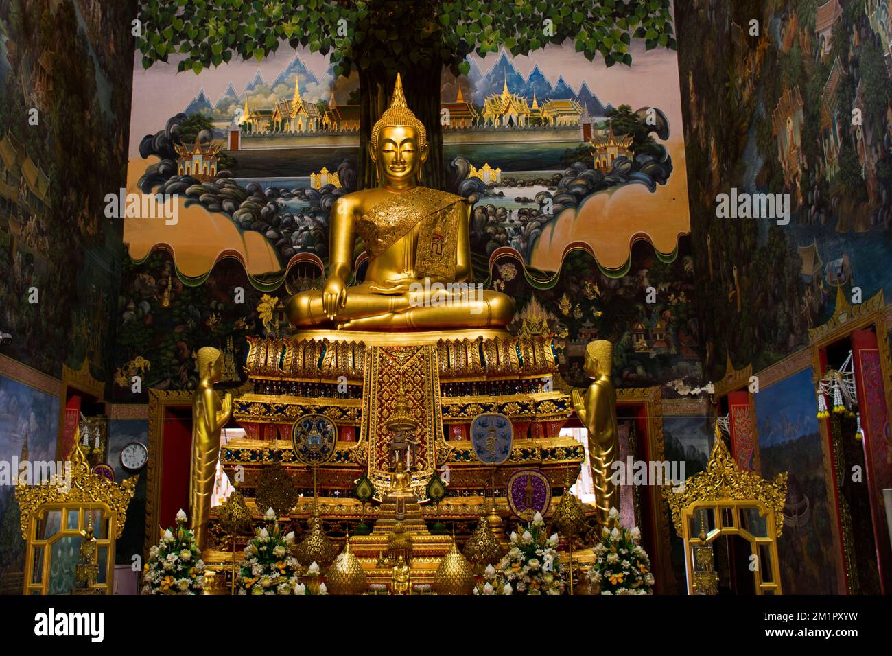 Luang Por Wat Rai Khing buddha god statues pour les gens thaïlandais ...