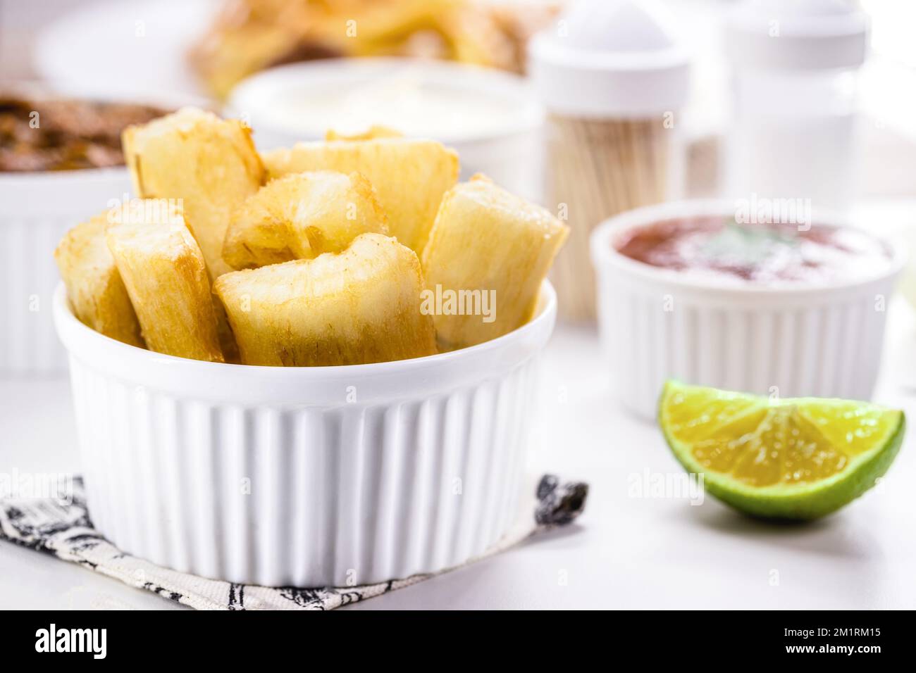 Portion de manioc Banque de photographies et d’images à haute ...