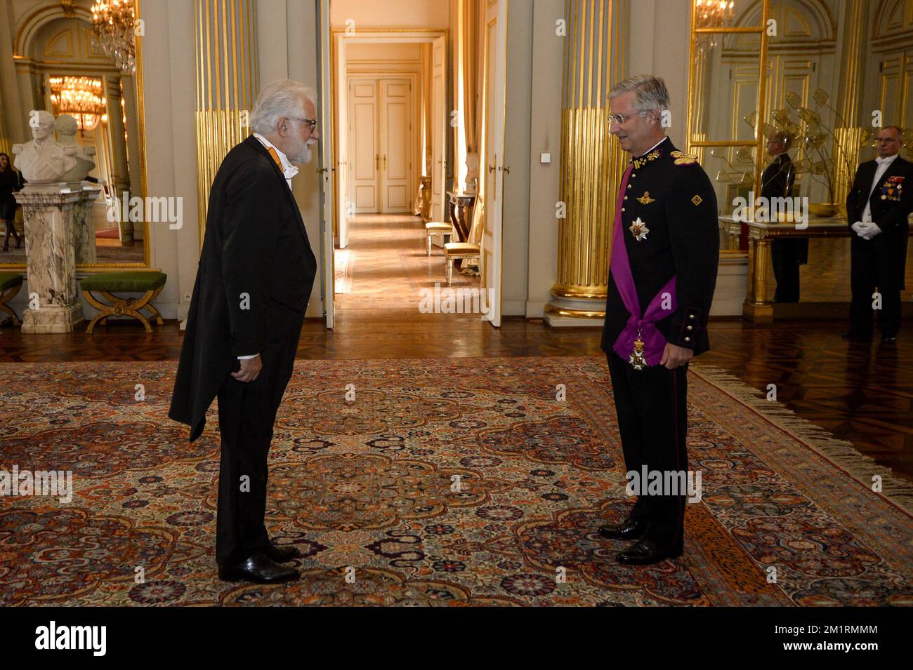 L'Ambassadeur grec en Belgique Constantin Chalastanis et le Roi ...