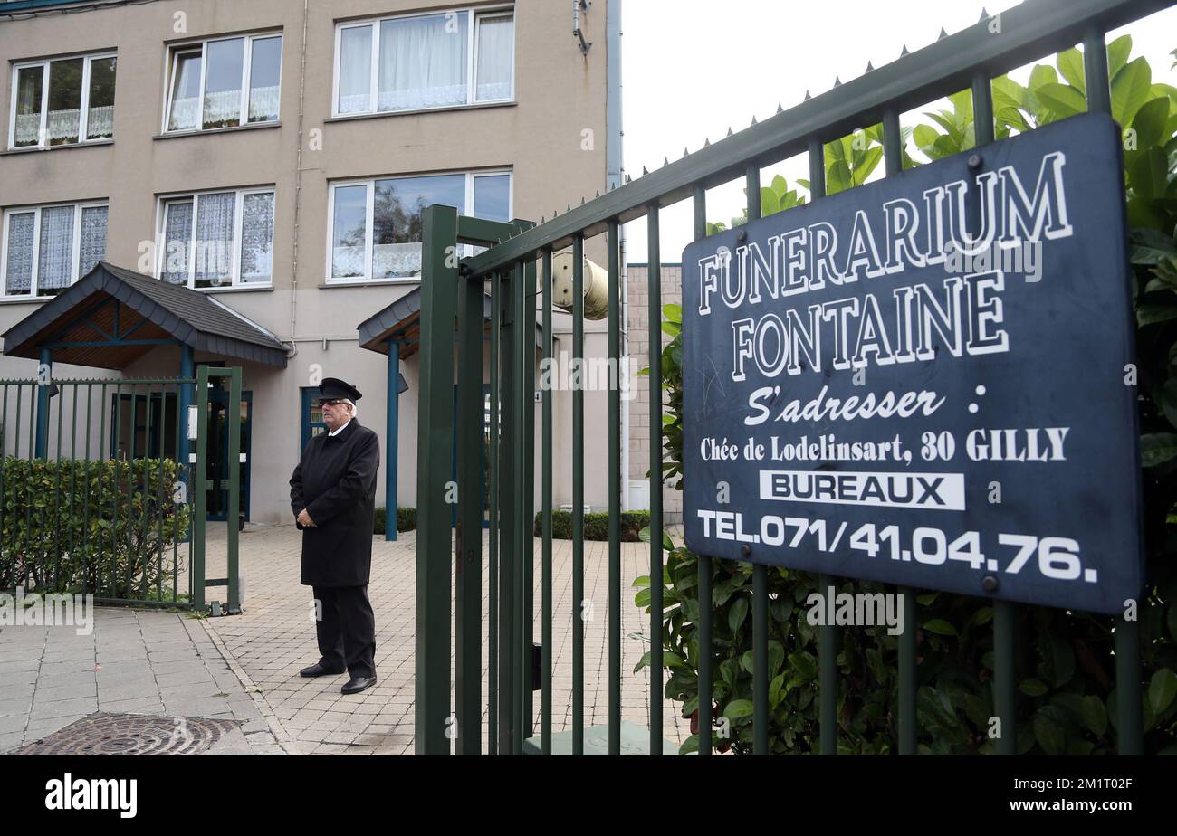 20131021 - GILLY, BELGIQUE: Illustration montre le funerarium Fontaine ...