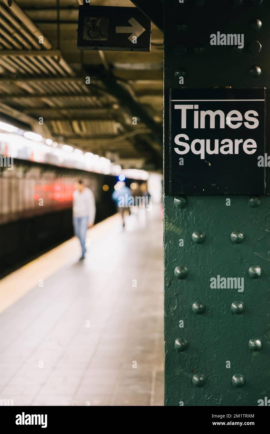 Times square subway station entrance Banque de photographies et d ...