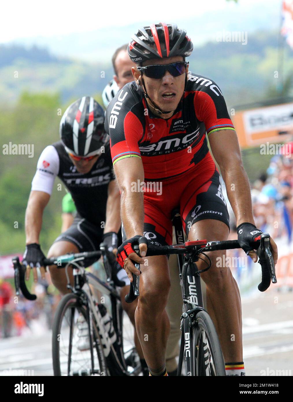 Le Belge Philippe Gilbert de BMC Racing Team franchit la ligne d ...