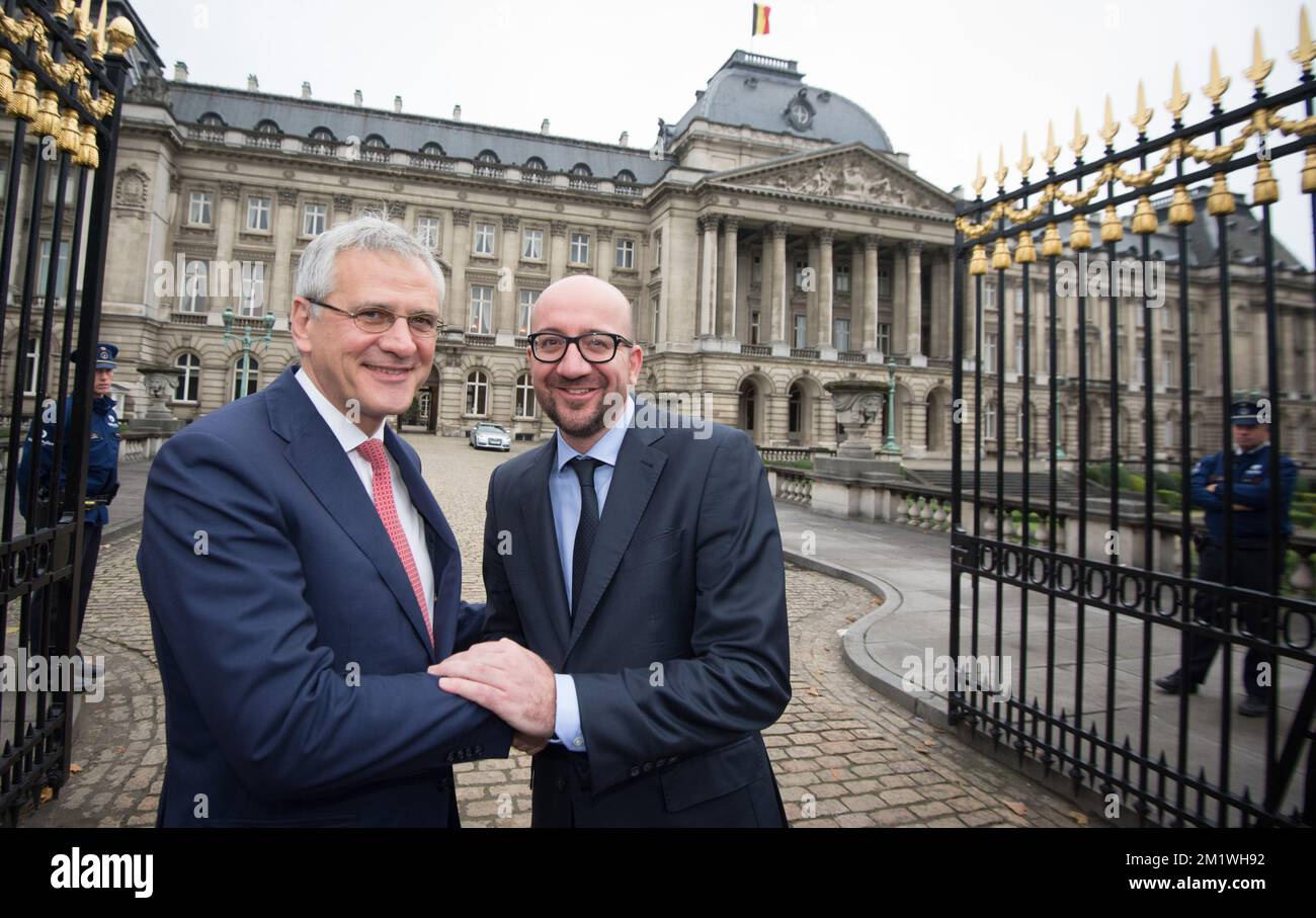 20141008 - BRUXELLES, BELGIQUE: Le co-formateur Kris Peeters et Charles ...