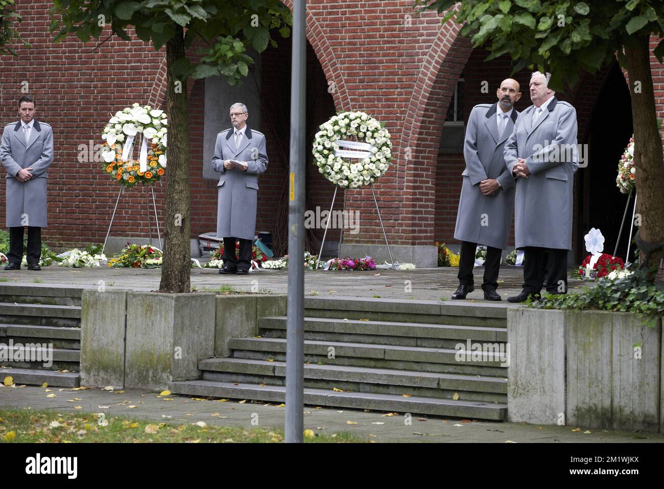 L'illustration montre la cérémonie funéraire, jeudi 09 octobre 2014 à ...