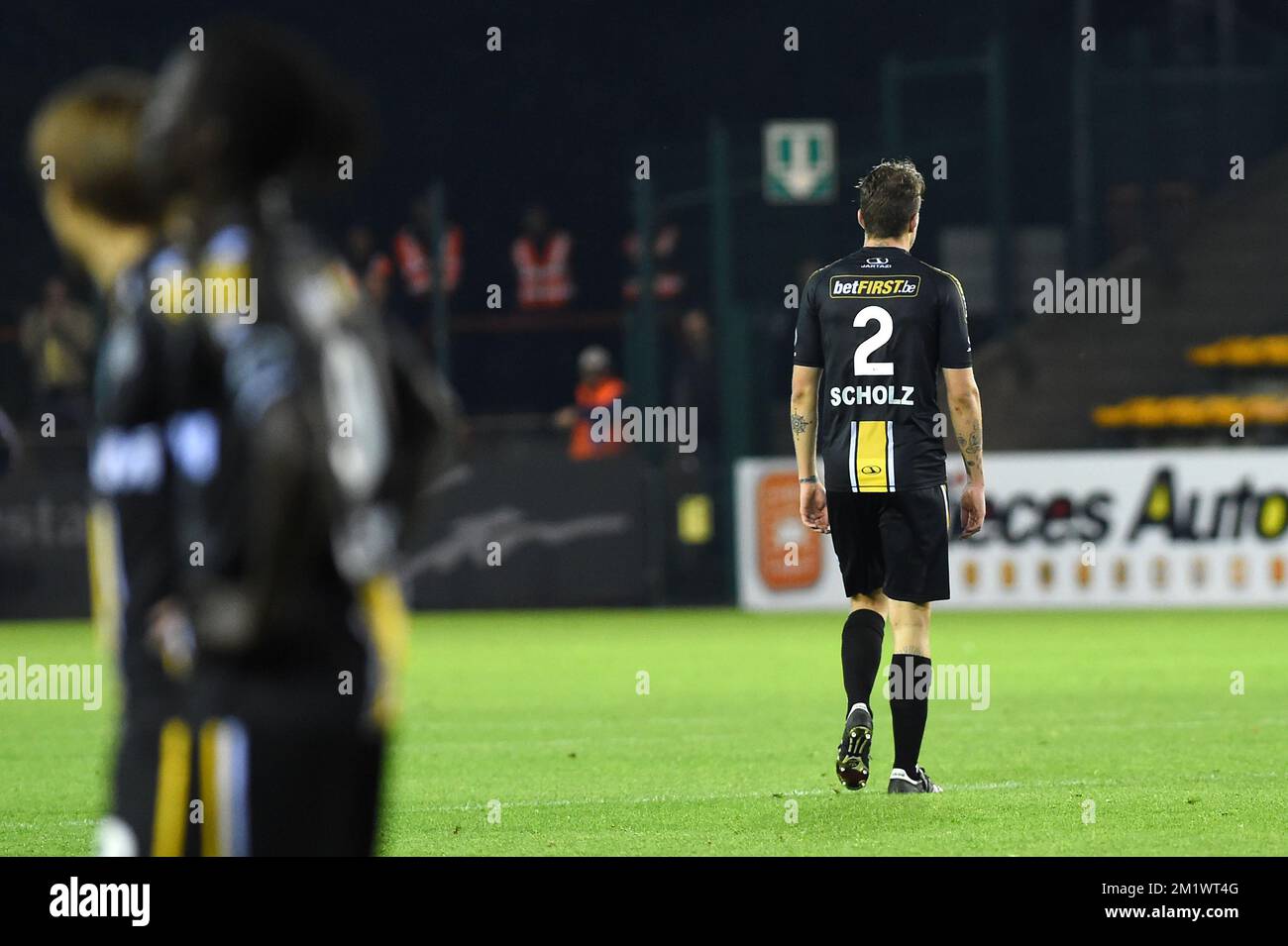 20141026 - MOUSCRON, BELGIQUE : Alexander Scholz de Lokeren quitte le ...