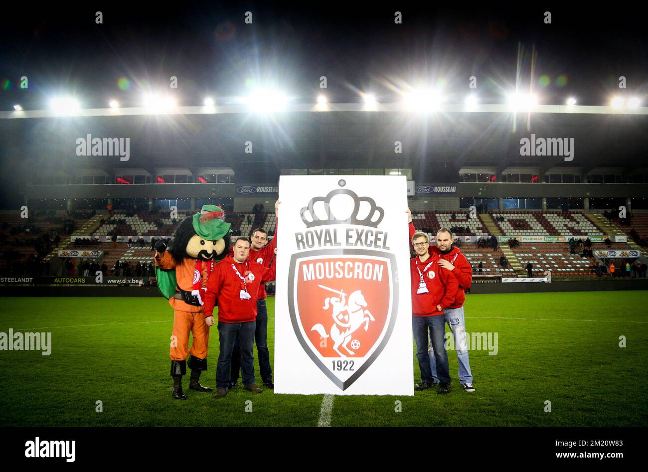 20160123 - MOUSCRON, BELGIQUE: Le nouveau logo du club Mouscron ...