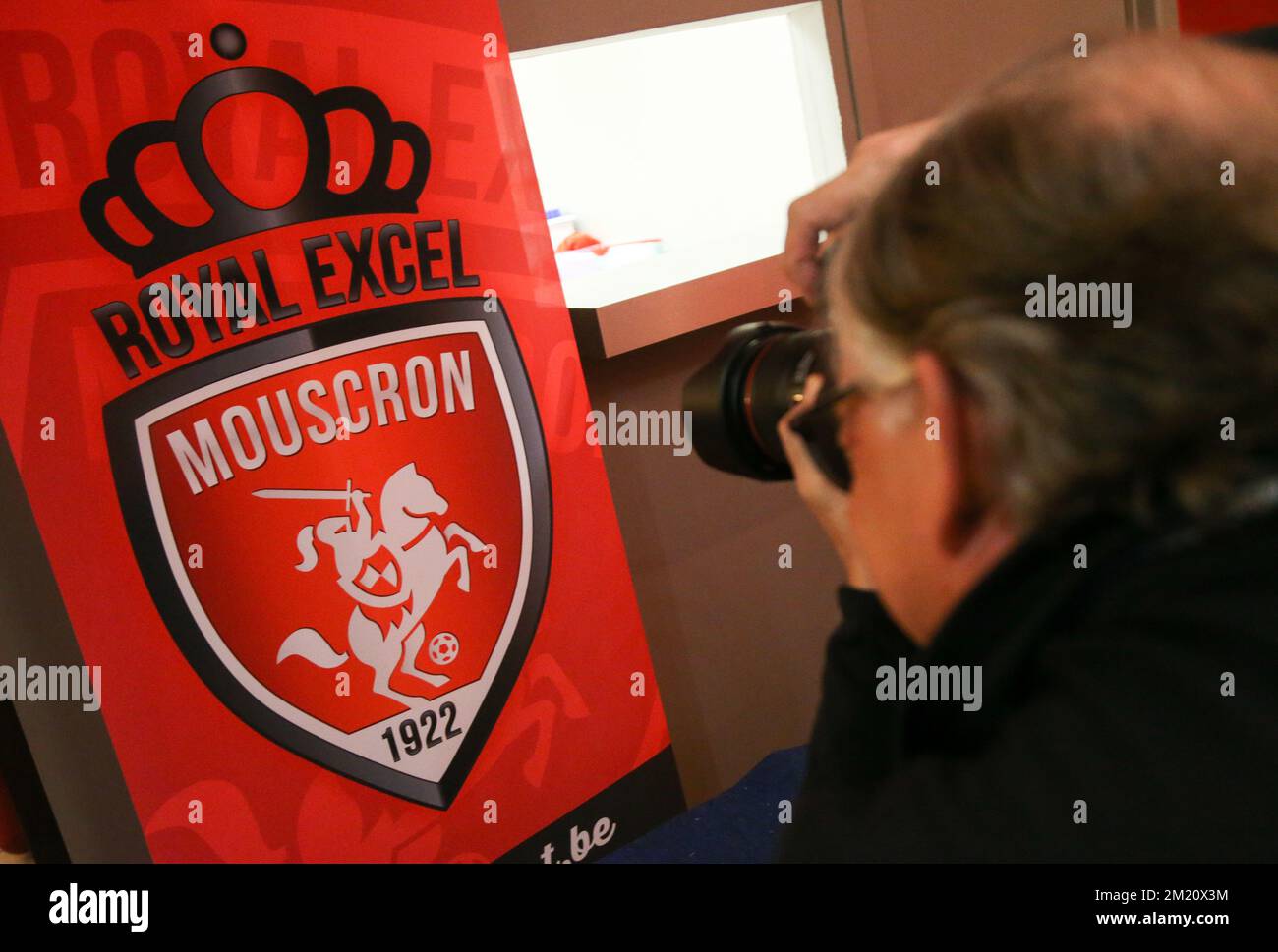 20160123 - MOUSCRON, BELGIQUE: Le nouveau logo du club, Royal Excel ...