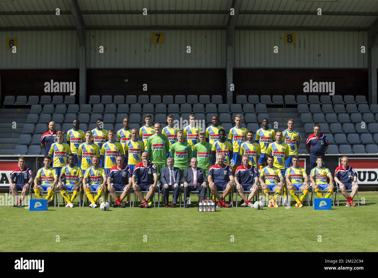 (Front row L-R) une personne non identifiée, Jarno Molenberghs, Junior ...