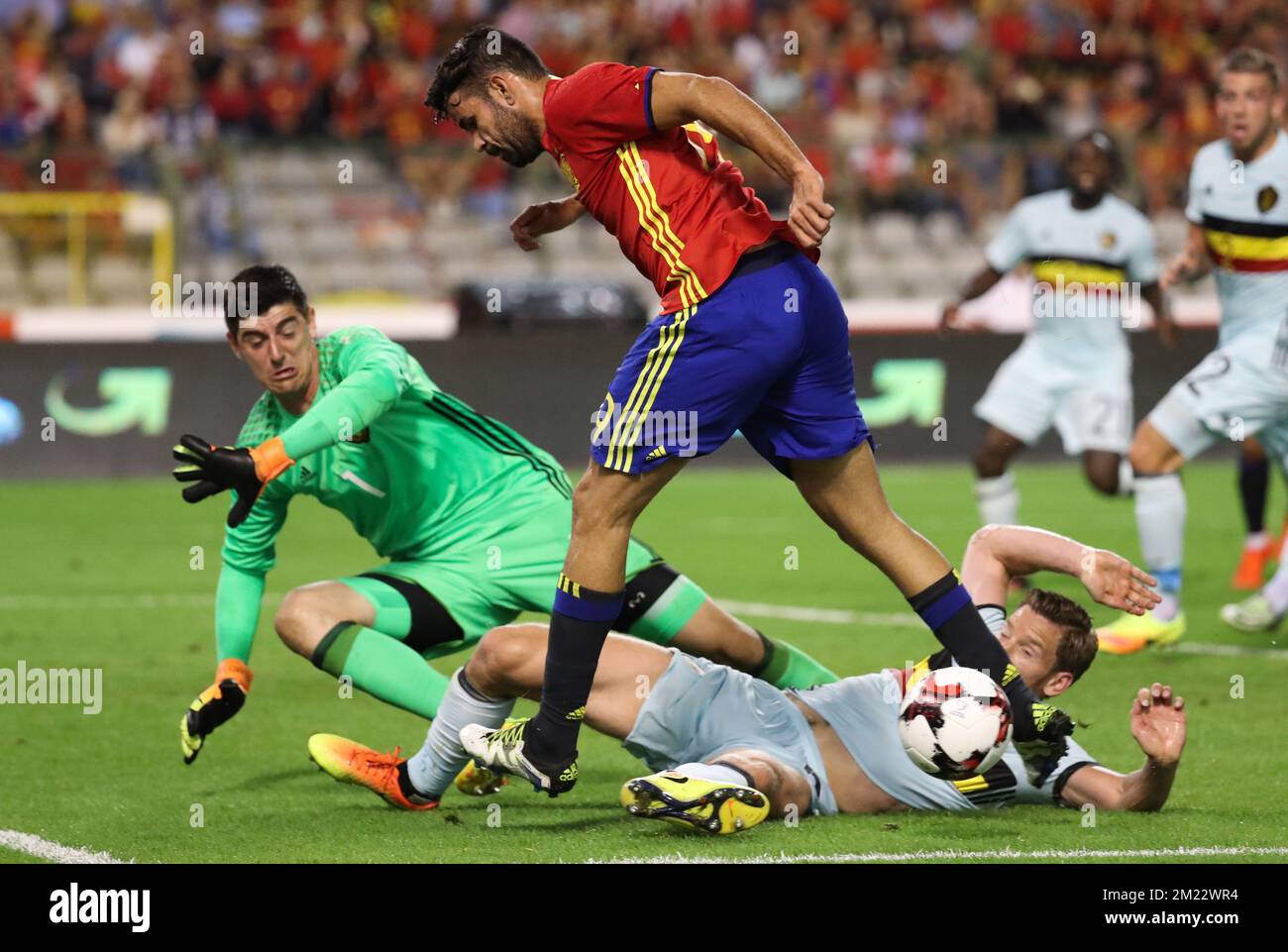 Le gardien de but de Belgique Thibaut Courtois, Jan Vertonghen en ...