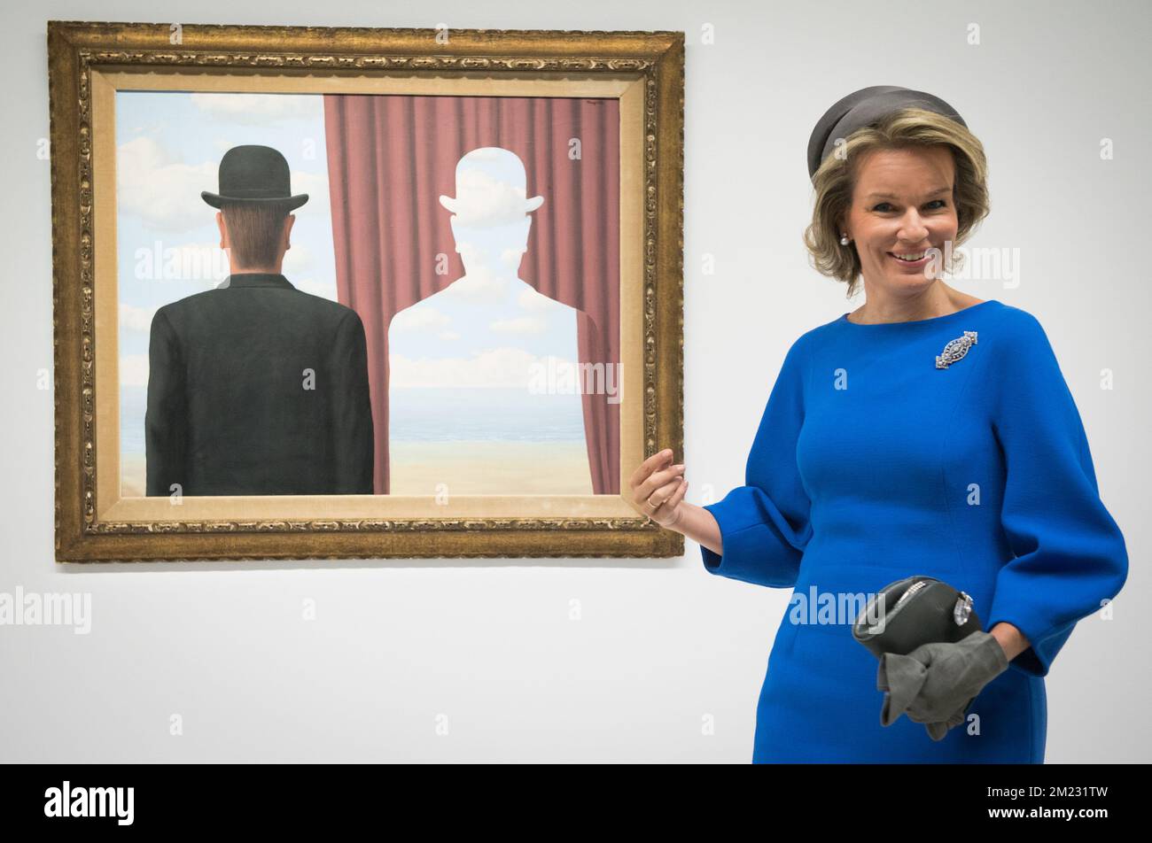La reine Mathilde de Belgique pose pour le photographe un tableau ...