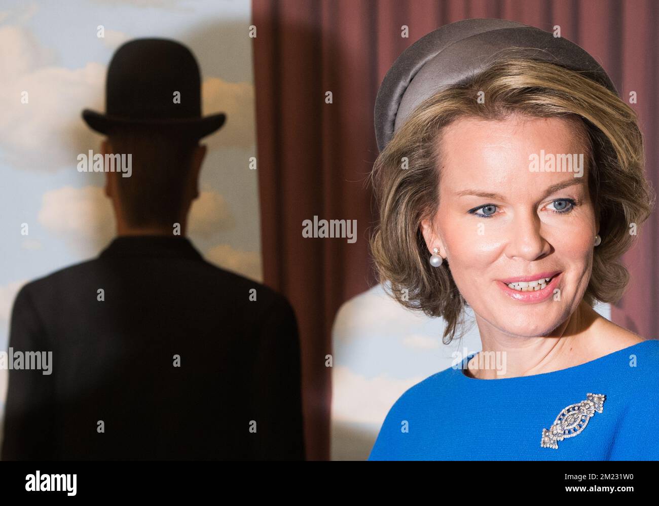 La reine Mathilde de Belgique pose pour le photographe un tableau ...