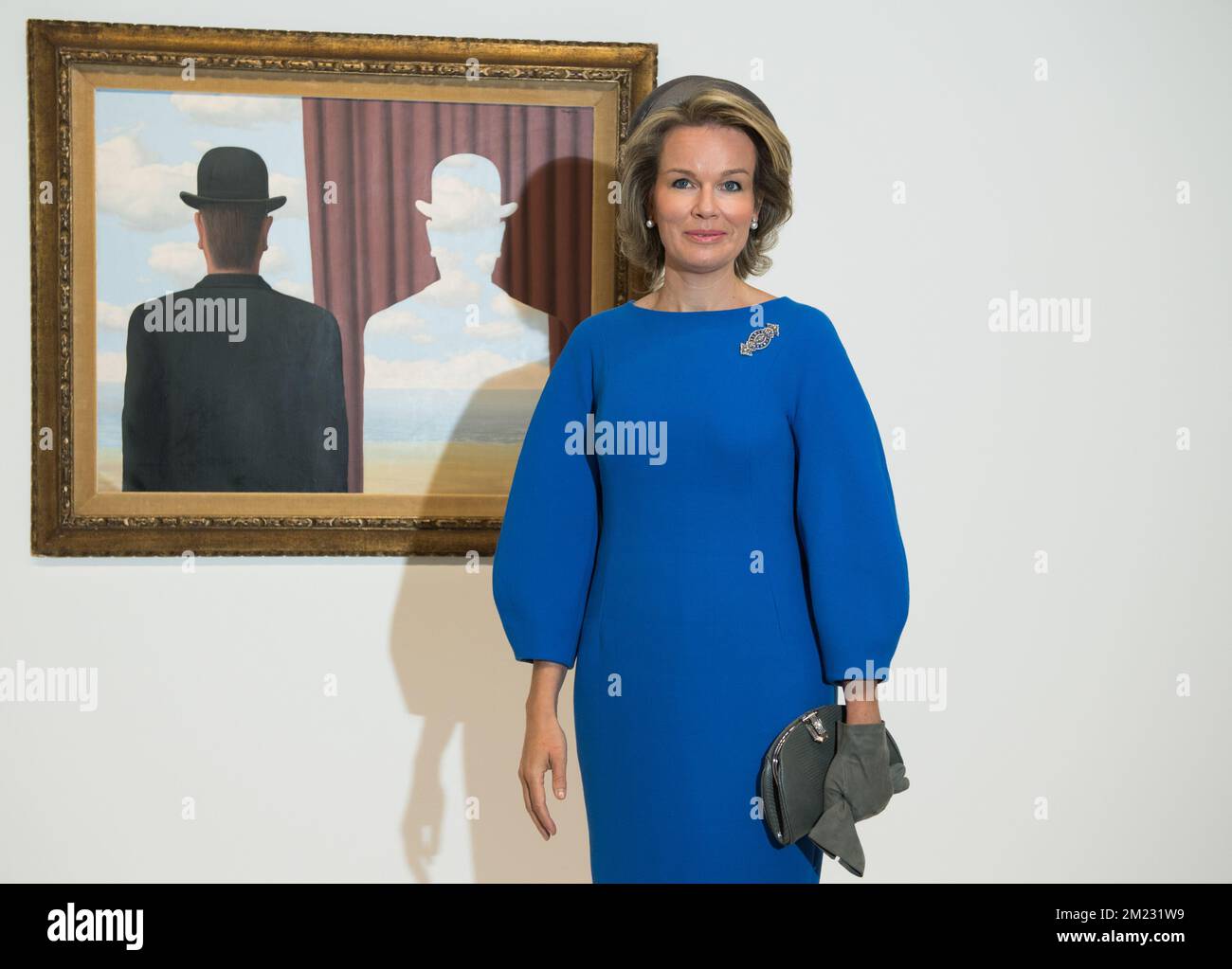 La reine Mathilde de Belgique pose pour le photographe un tableau ...