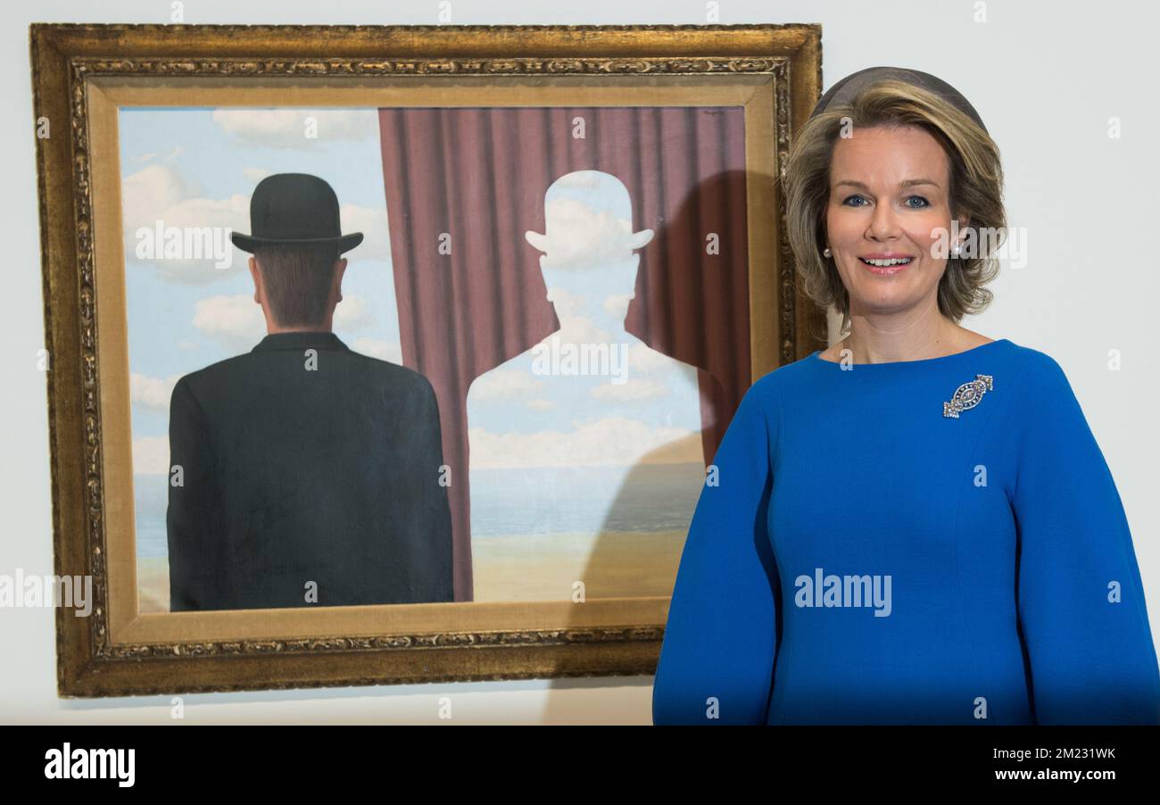 La reine Mathilde de Belgique pose pour le photographe un tableau ...