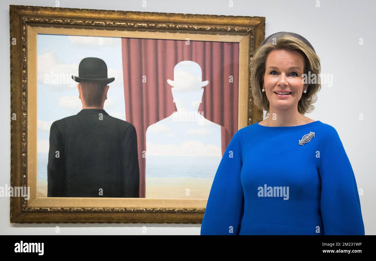 La reine Mathilde de Belgique pose pour le photographe un tableau ...