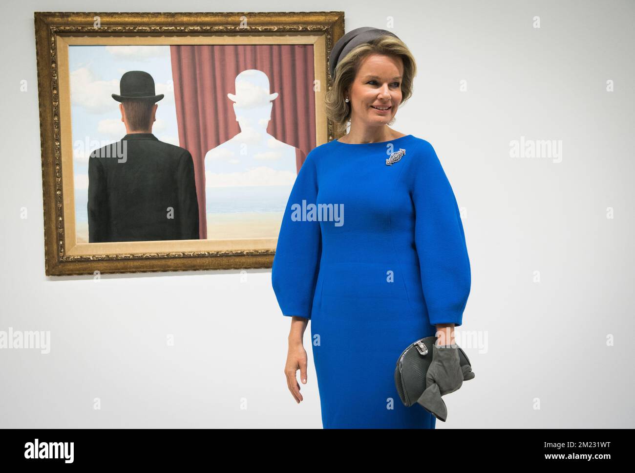 La reine Mathilde de Belgique pose pour le photographe un tableau ...