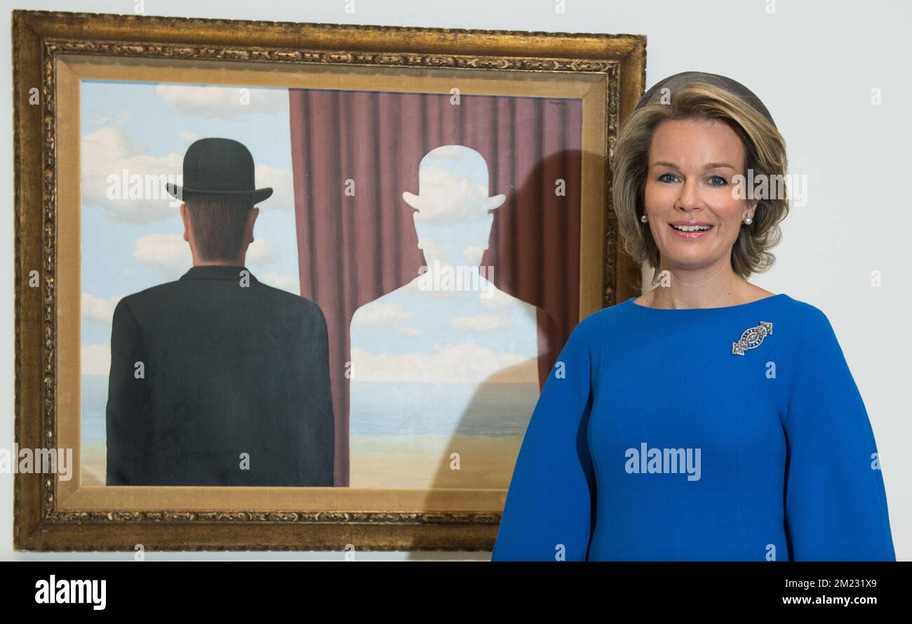 La reine Mathilde de Belgique pose pour le photographe un tableau ...