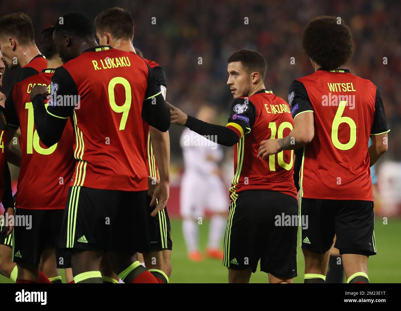 L'Eden Hazard (C) de Belgique célèbre avec ses coéquipiers après avoir ...