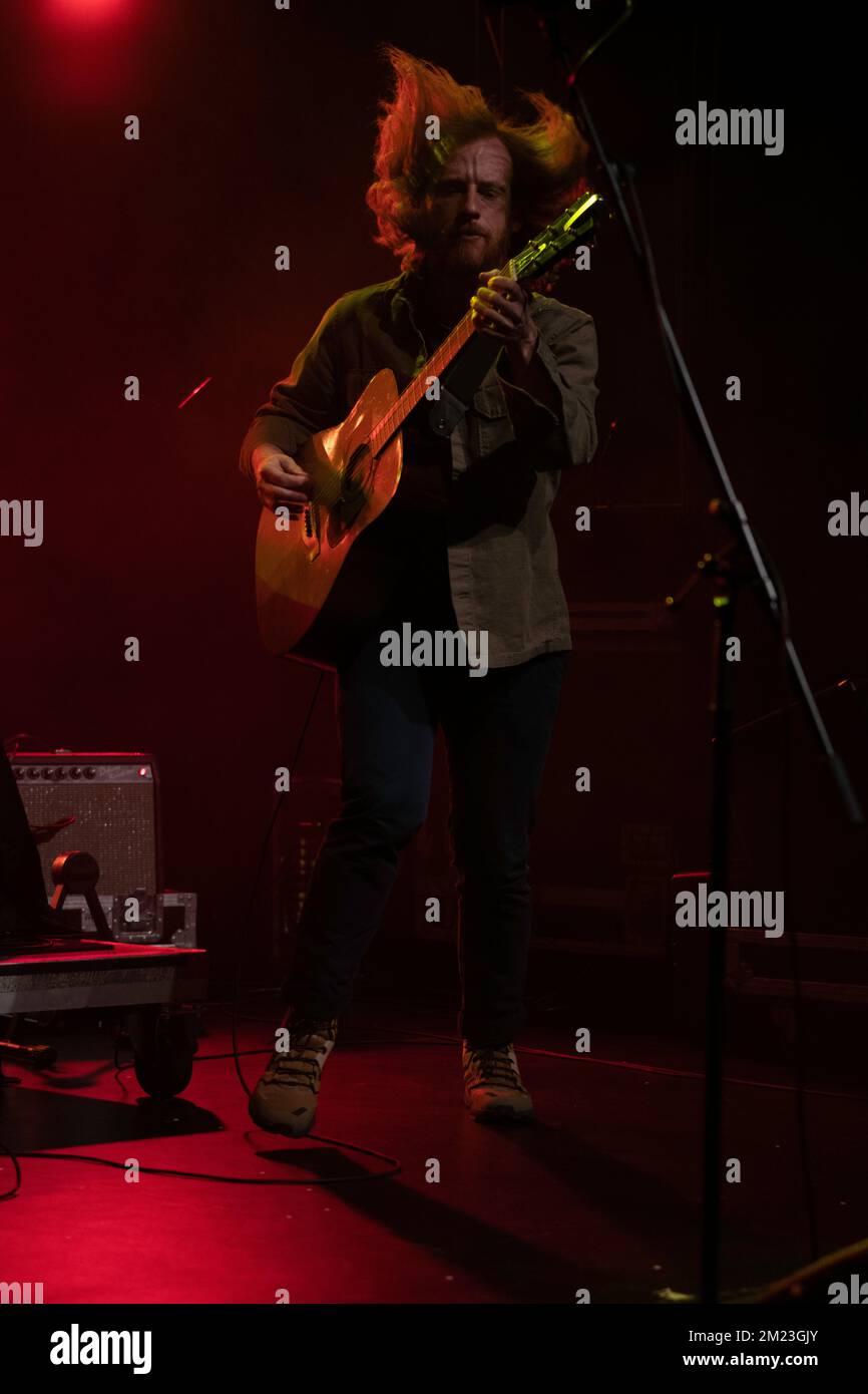 Kevin devine chanteur Banque de photographies et d’images à haute ...