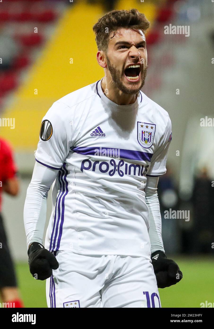 Massimo Bruno d'Anderlecht célèbre après avoir marqué un cinquième ...