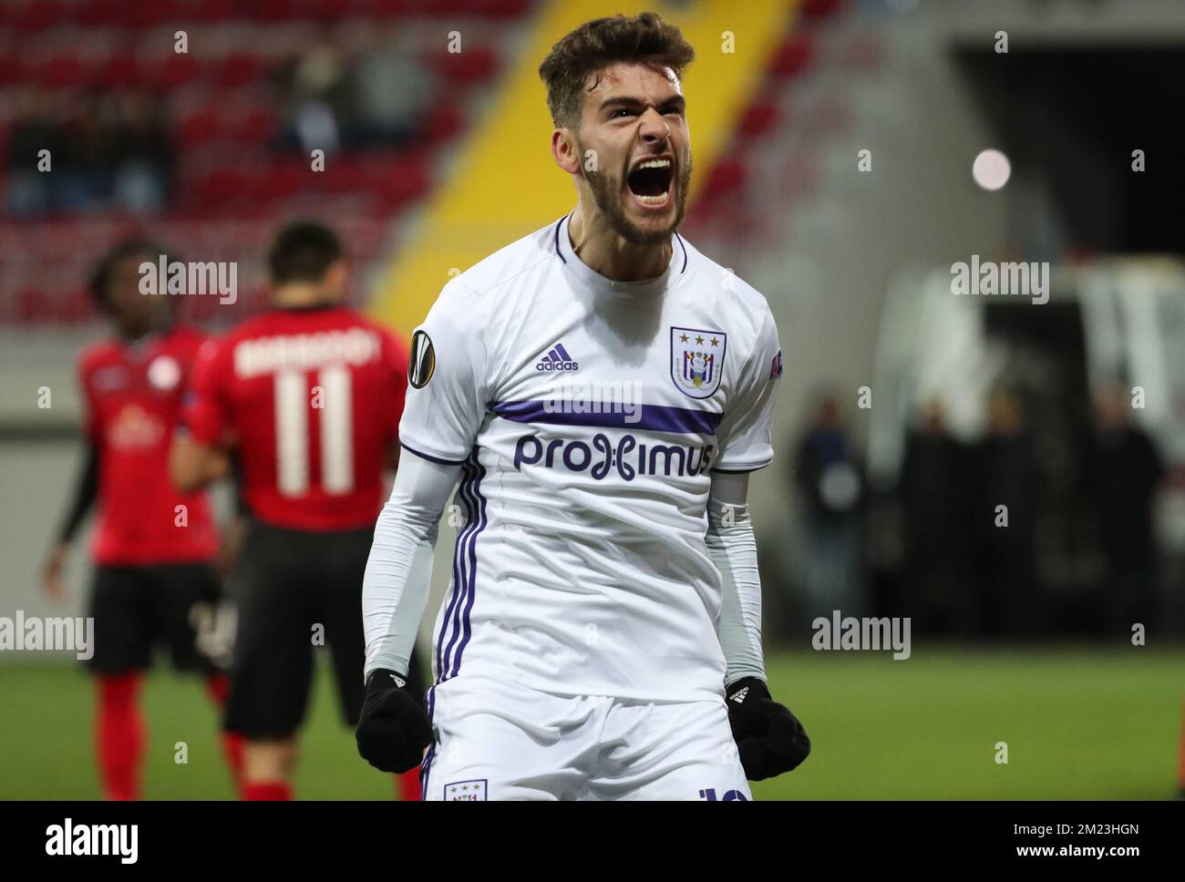Massimo Bruno d'Anderlecht célèbre après avoir marqué un cinquième ...