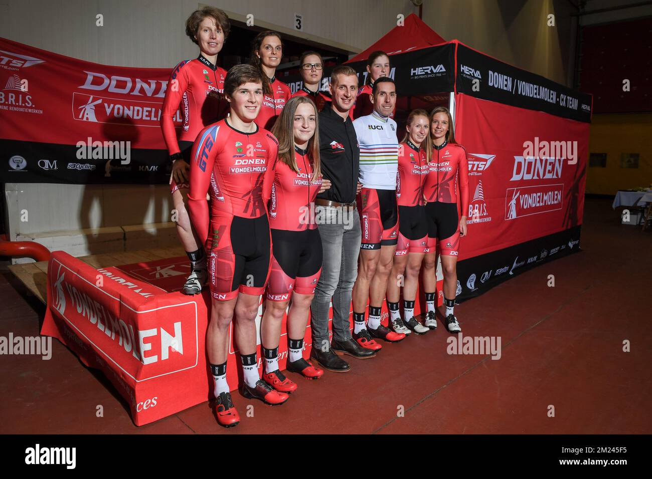 (Haut L-R) Belge Joyce Vanderbeken, Karen Verhestraeten, Eva Maria Palm ...