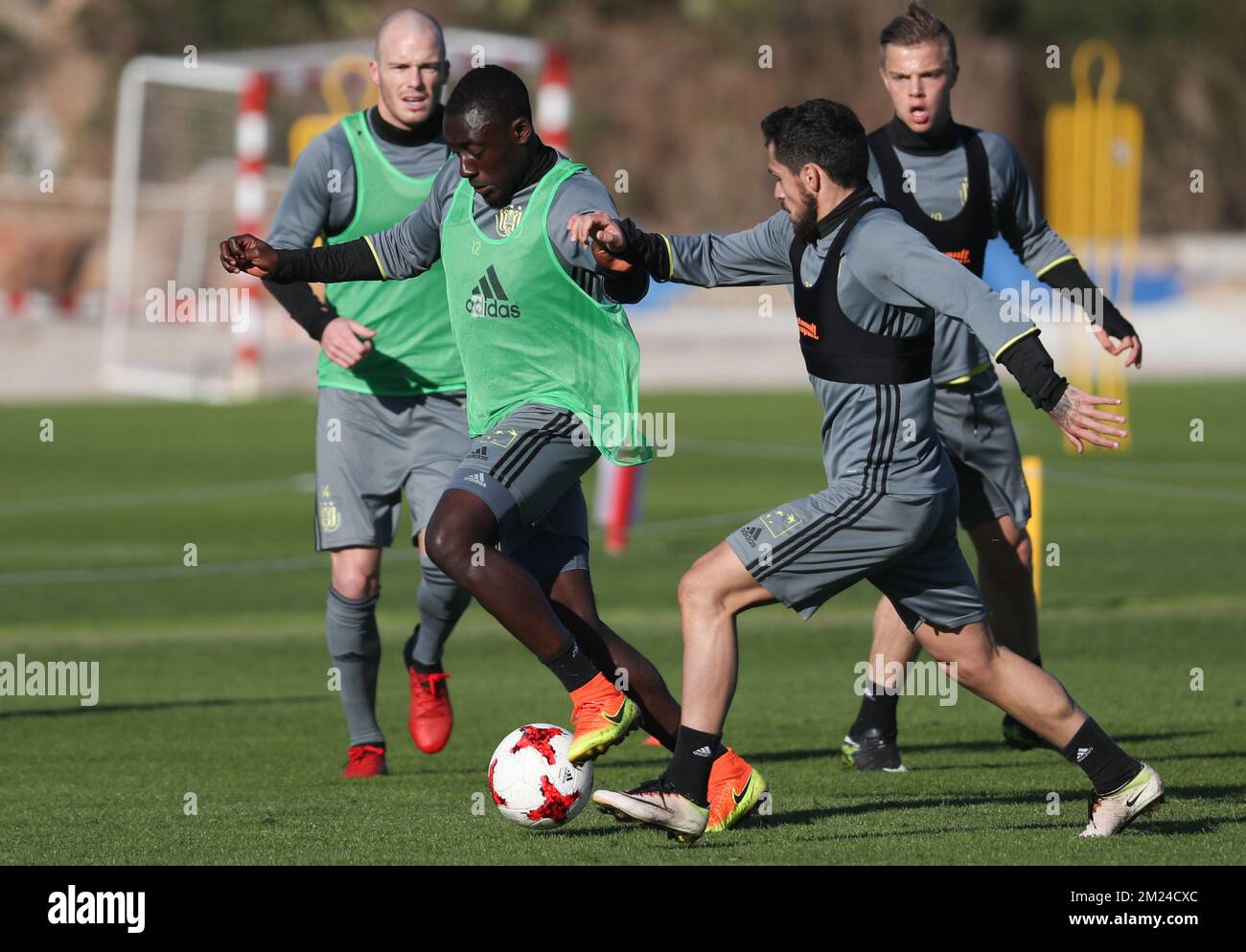Dennis Appiah d'Anderlecht et Nicolae-Claudiu Stanciu d'Anderlecht se ...