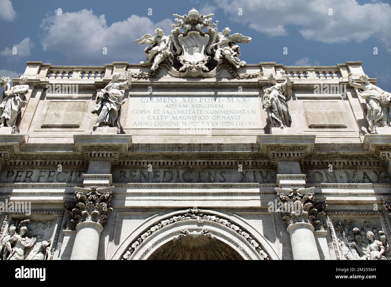 La fontaine de Trevi est l'un des monuments les plus célèbres de Rome ...