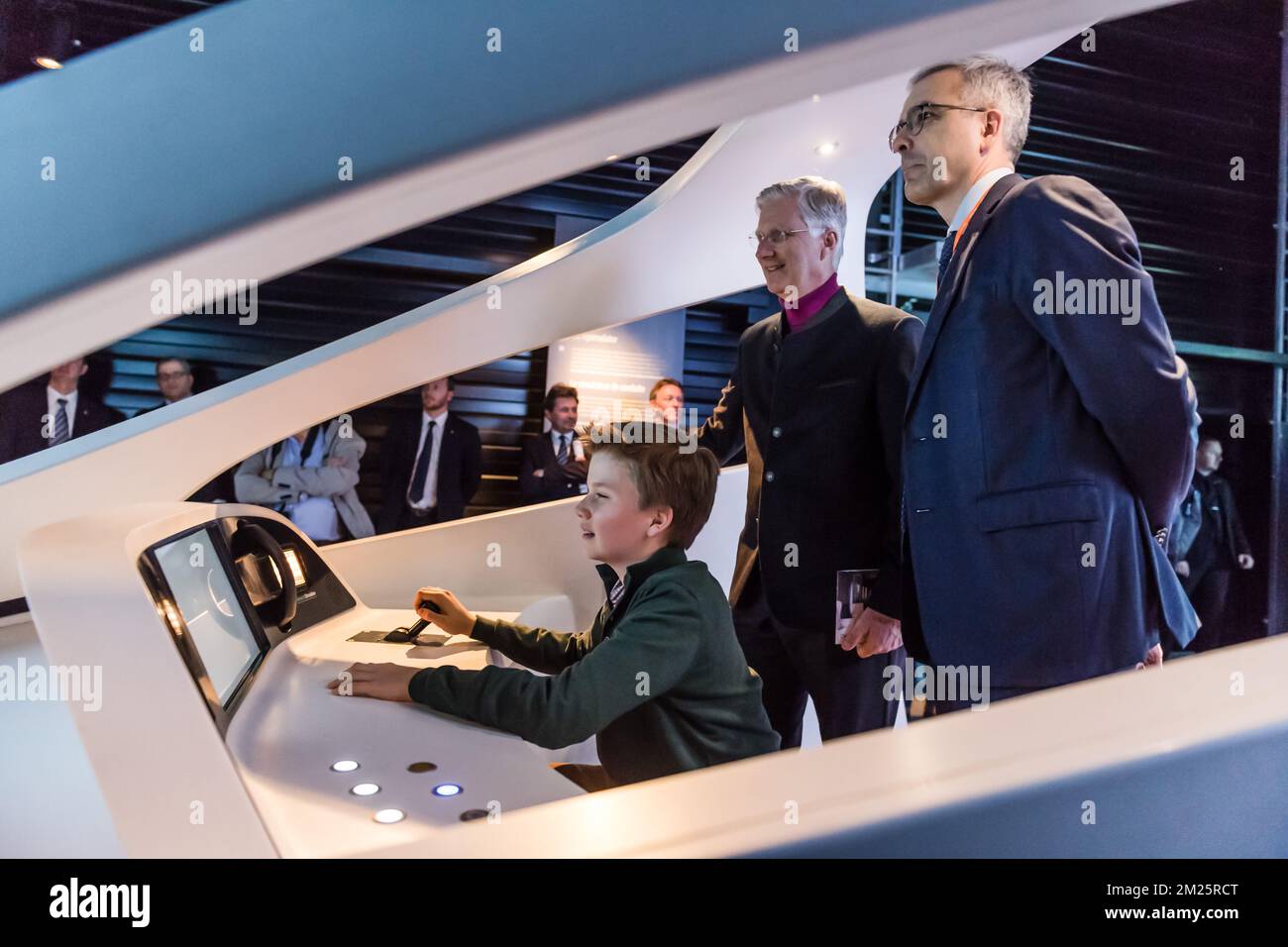 Prince Gabriel (13), Roi Philippe - Filip de Belgique et un guide ...