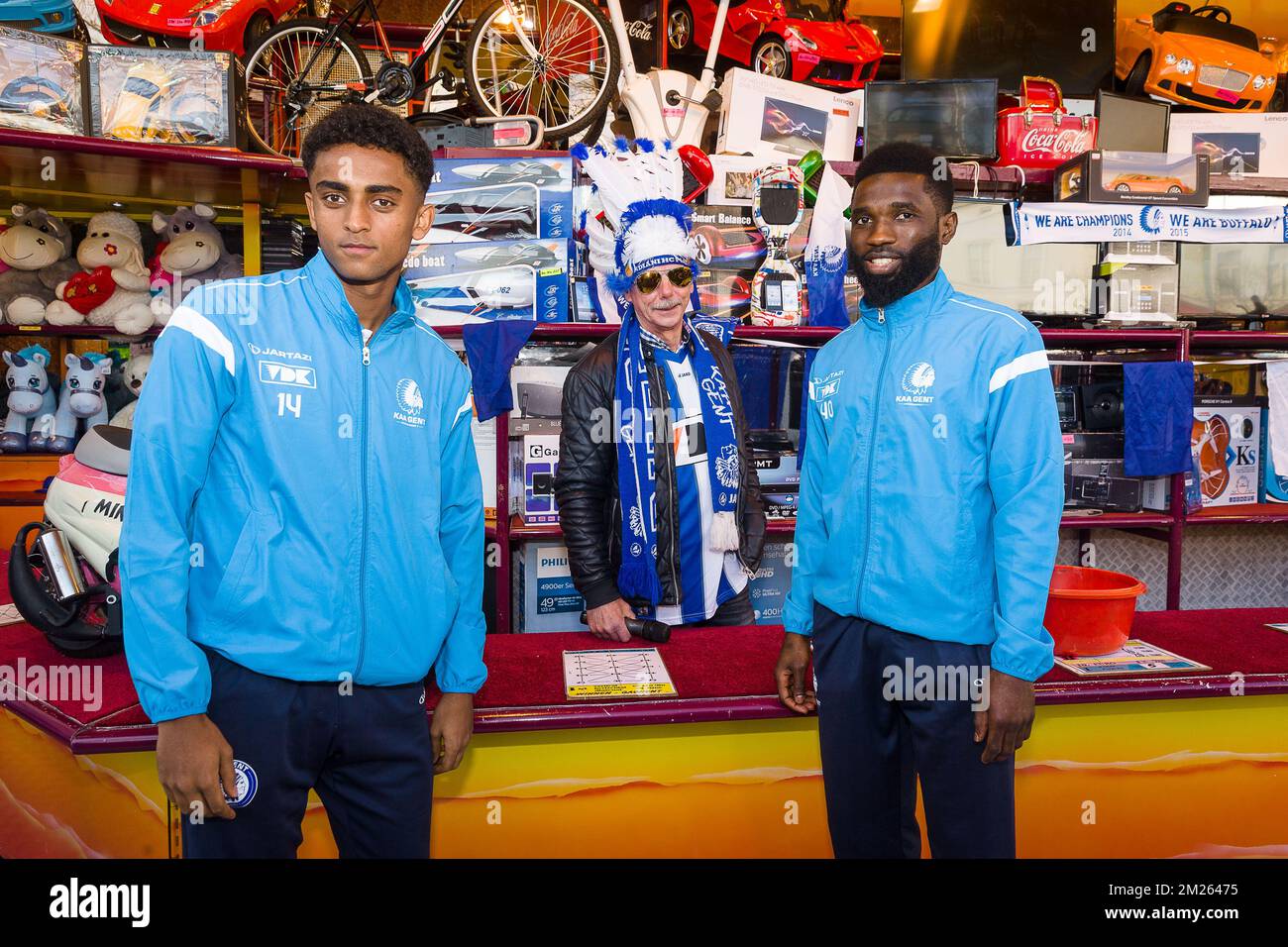 Tesfaldet Tekie de Gent et Ibrahim Rabiu de Gent photographiés lors d ...