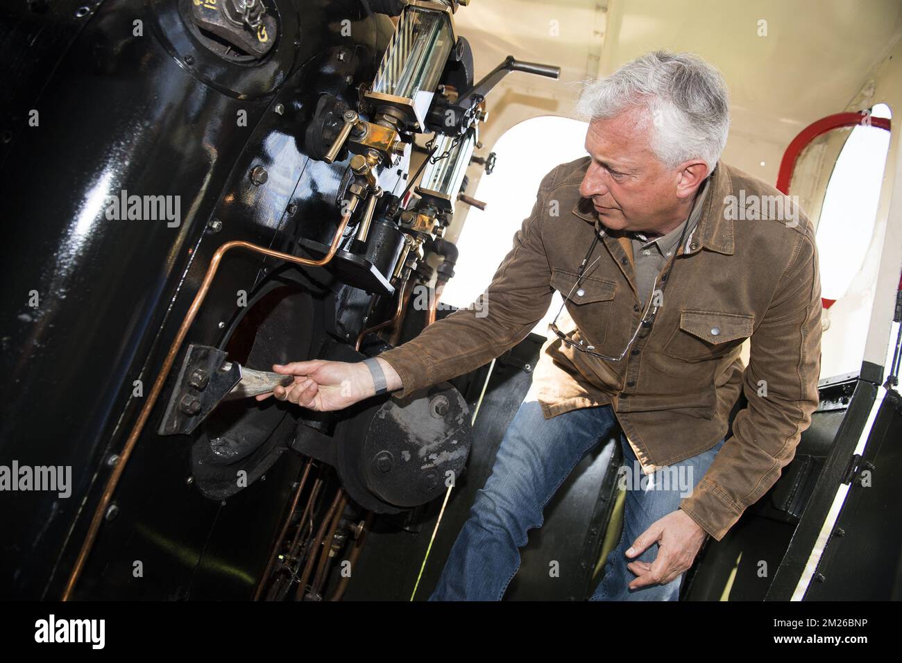 Eric Domb, fondateur de Pairi Daiza, a photographié brûler les cornes ...