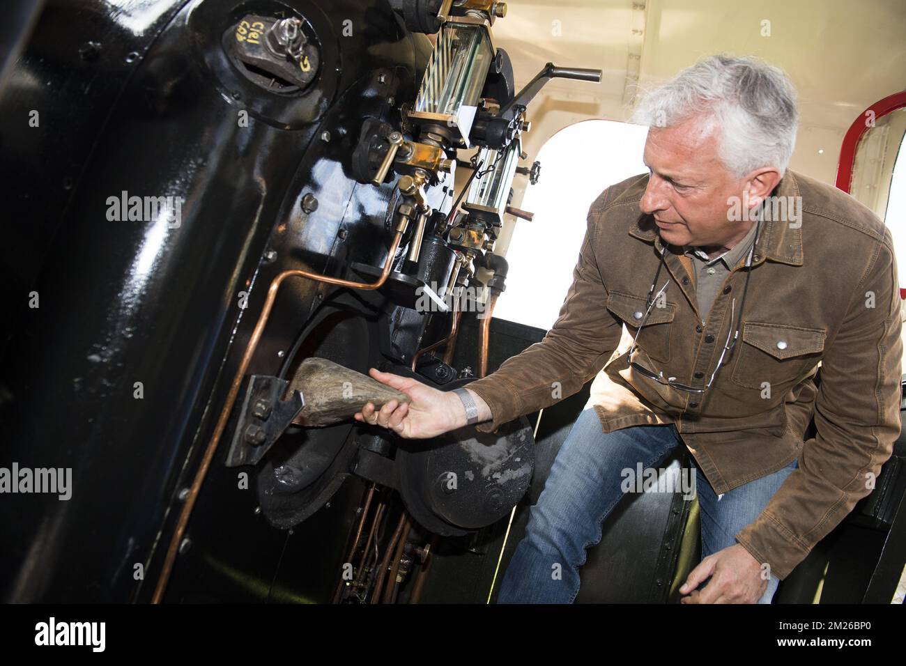 Eric Domb, fondateur de Pairi Daiza, a photographié brûler les cornes ...