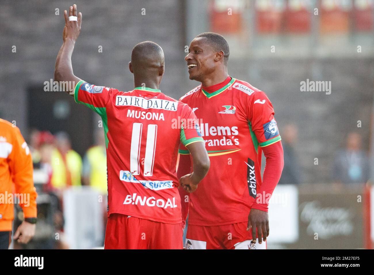 Joseph Akpala d'Ostende célèbre après avoir marqué son score lors du ...