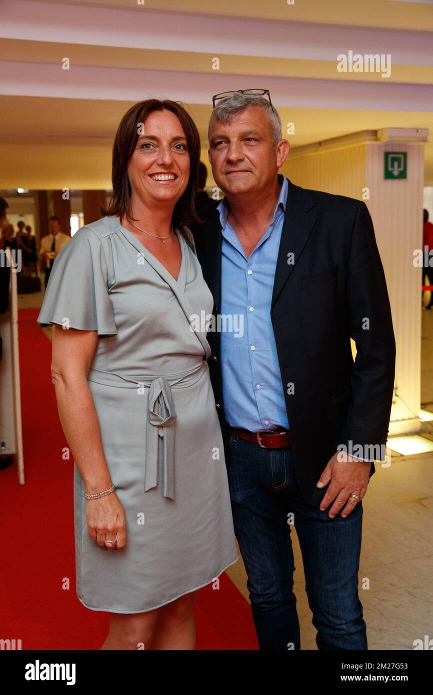 Peter Bulckaen et son épouse photographiés sur le tapis rouge à l ...