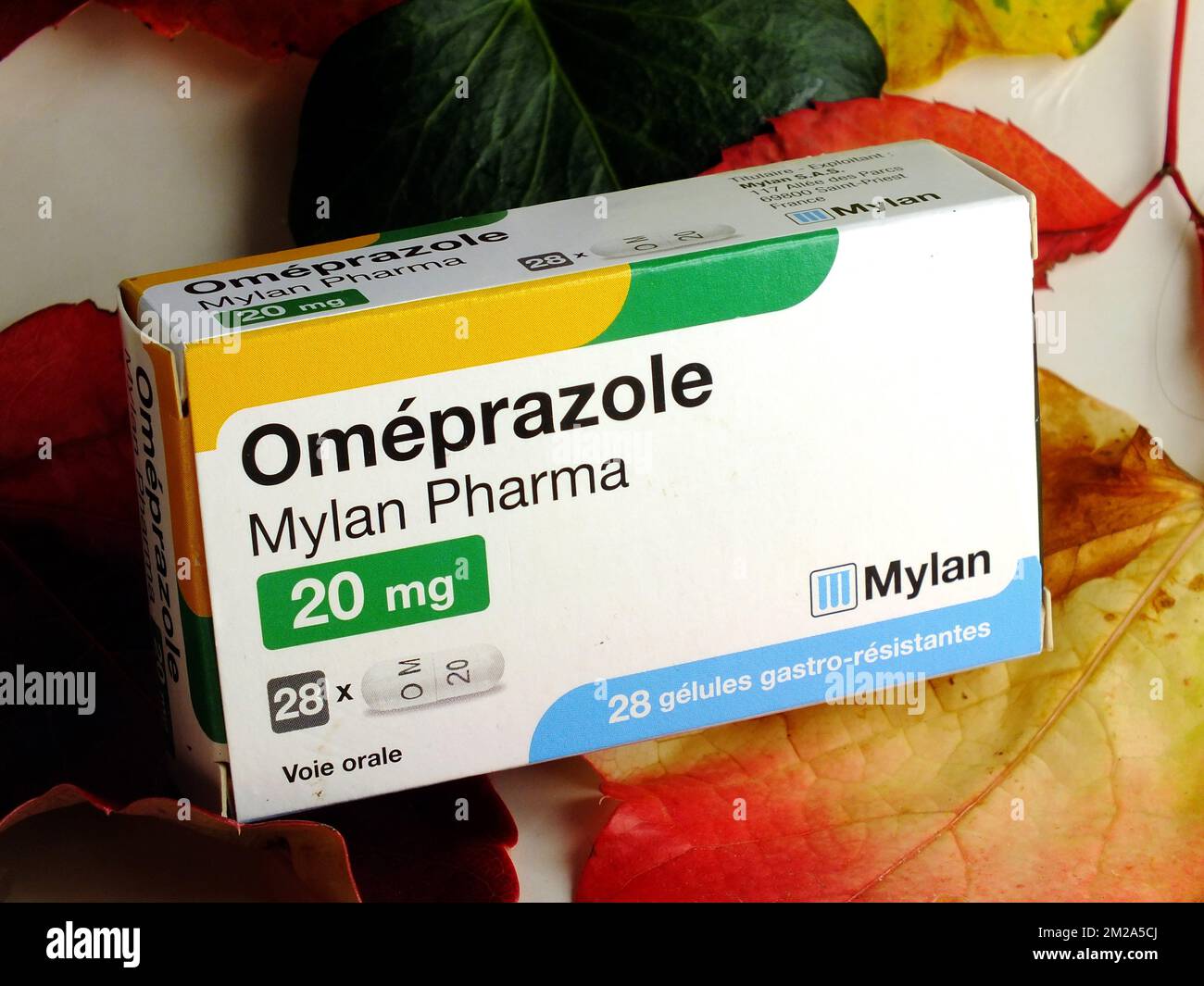 Omeprazole capsules omeprazole Banque de photographies et d’images à ...