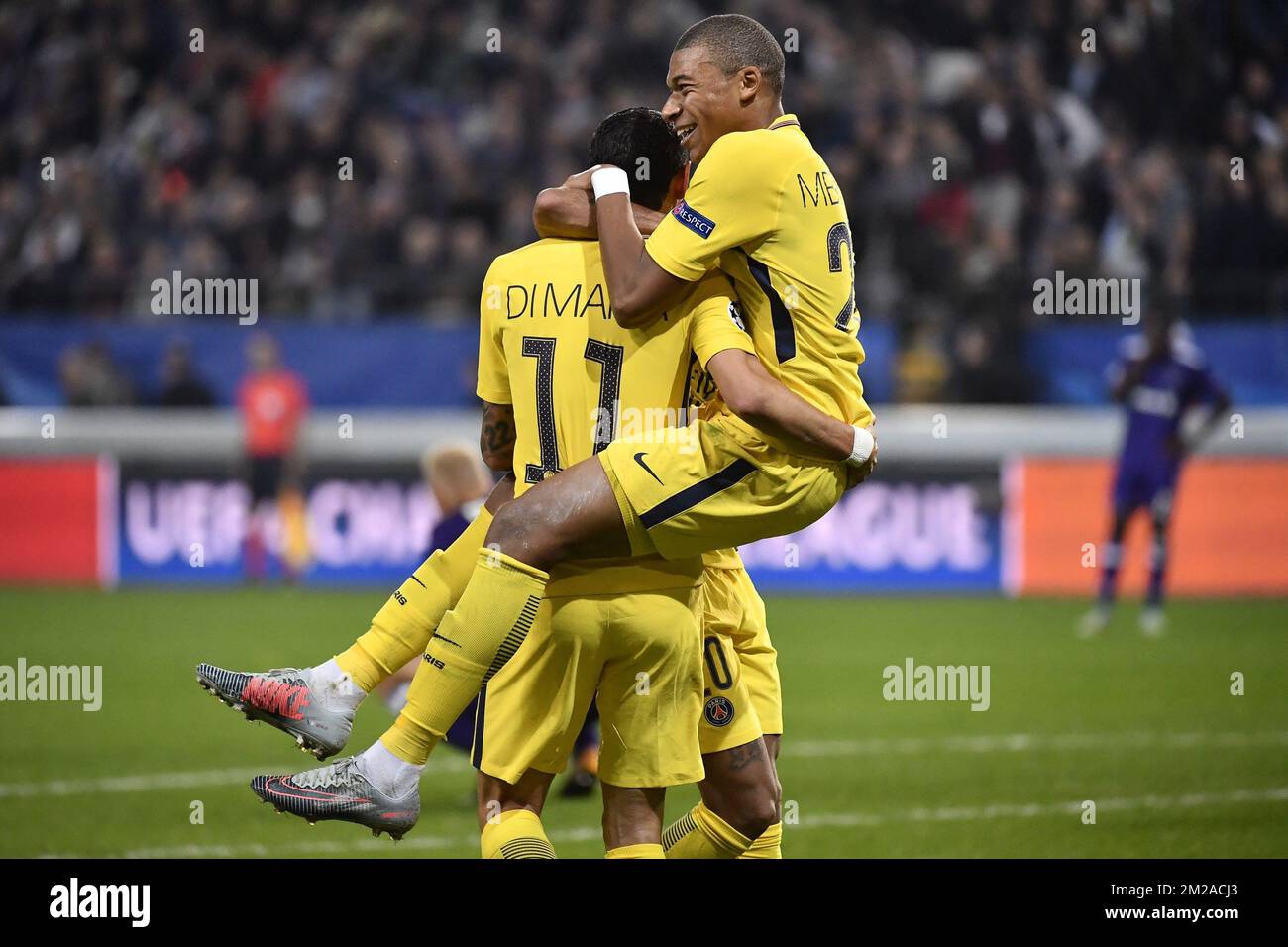 Angel Di Maria du PSG et Kylian Mbappe du PSG célèbrent après avoir ...