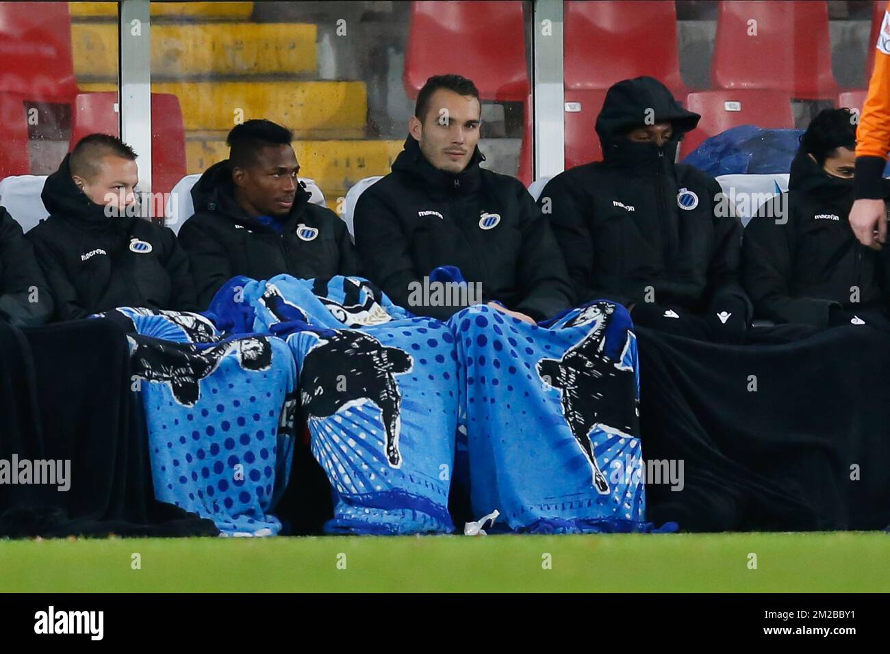 Emmanuel Bonaventure Dennis, gardien de but du club Guillaume Hubert et ...