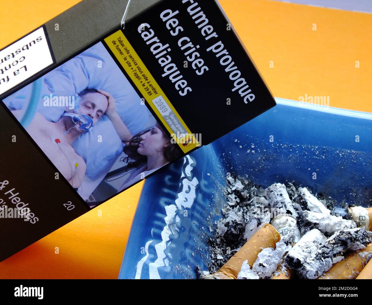 Cigarette fumée Banque de photographies et d’images à haute résolution ...