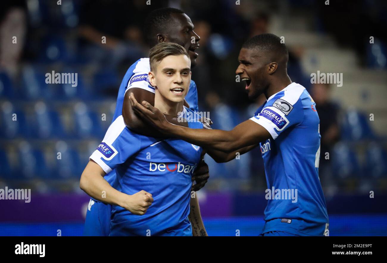 Leandro Trossard de Genk célèbre après avoir marqué le match Jupiler ...