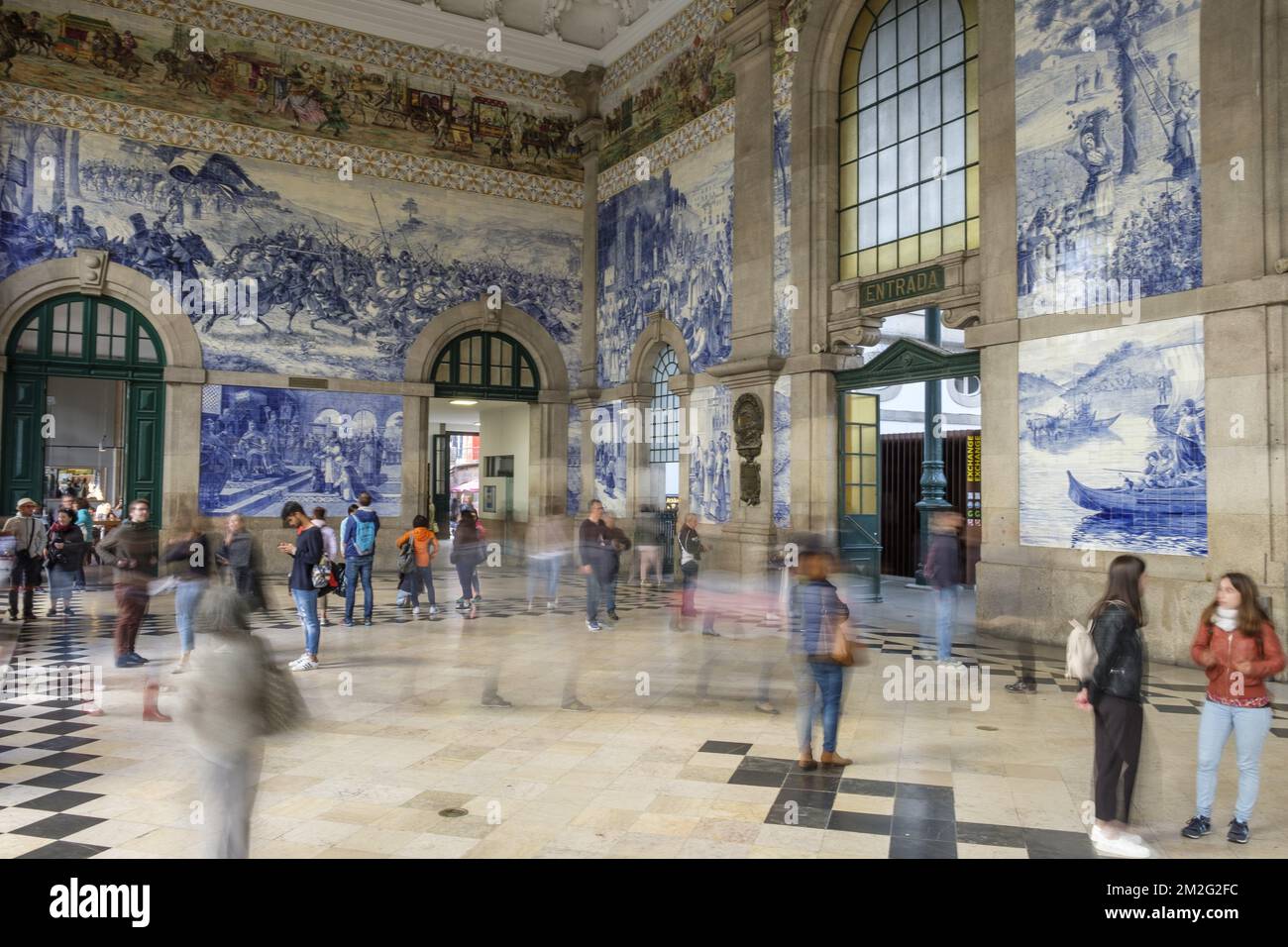 La belle ville de Porto. Hall principal de la gare de Sao Bento | la ...